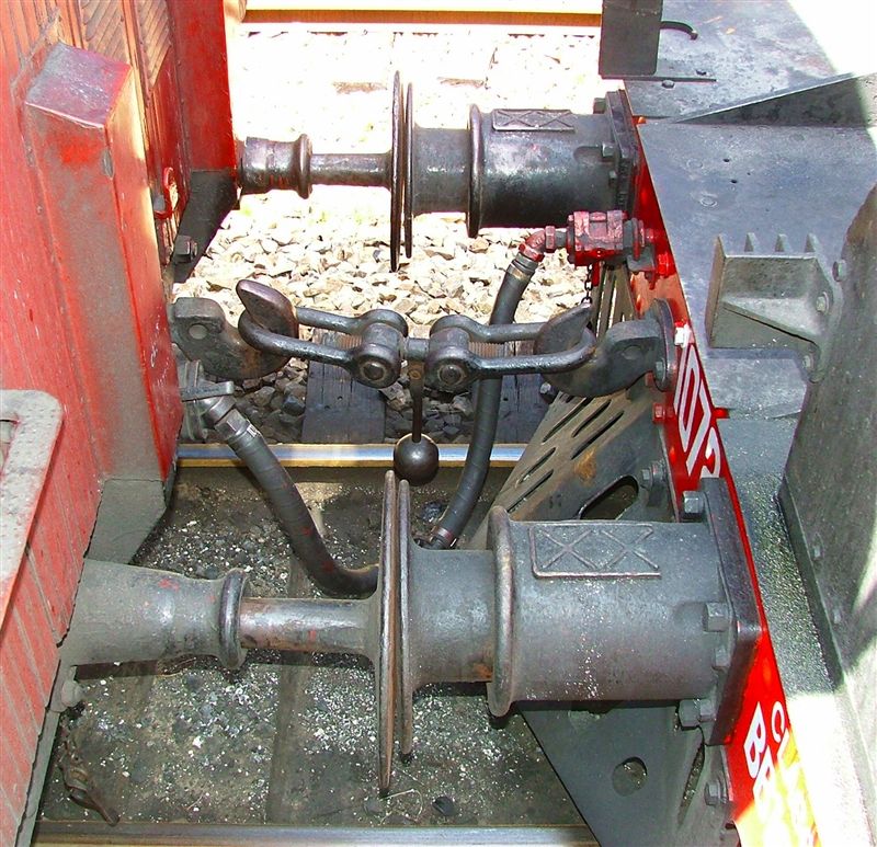 OO Gauge Fixed Link Coach Couplings – Part 1 | James' Train Parts